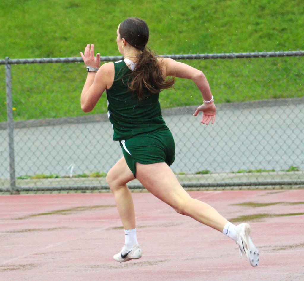 Last Chance: Lady Gators’ Larkin posts top time in 400 - Herald-Standard